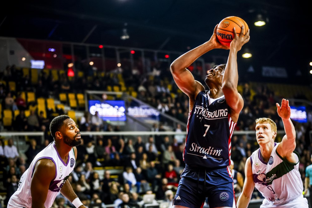 Fos-Provence poursuit sa mue avec la signature de Junior Etou
