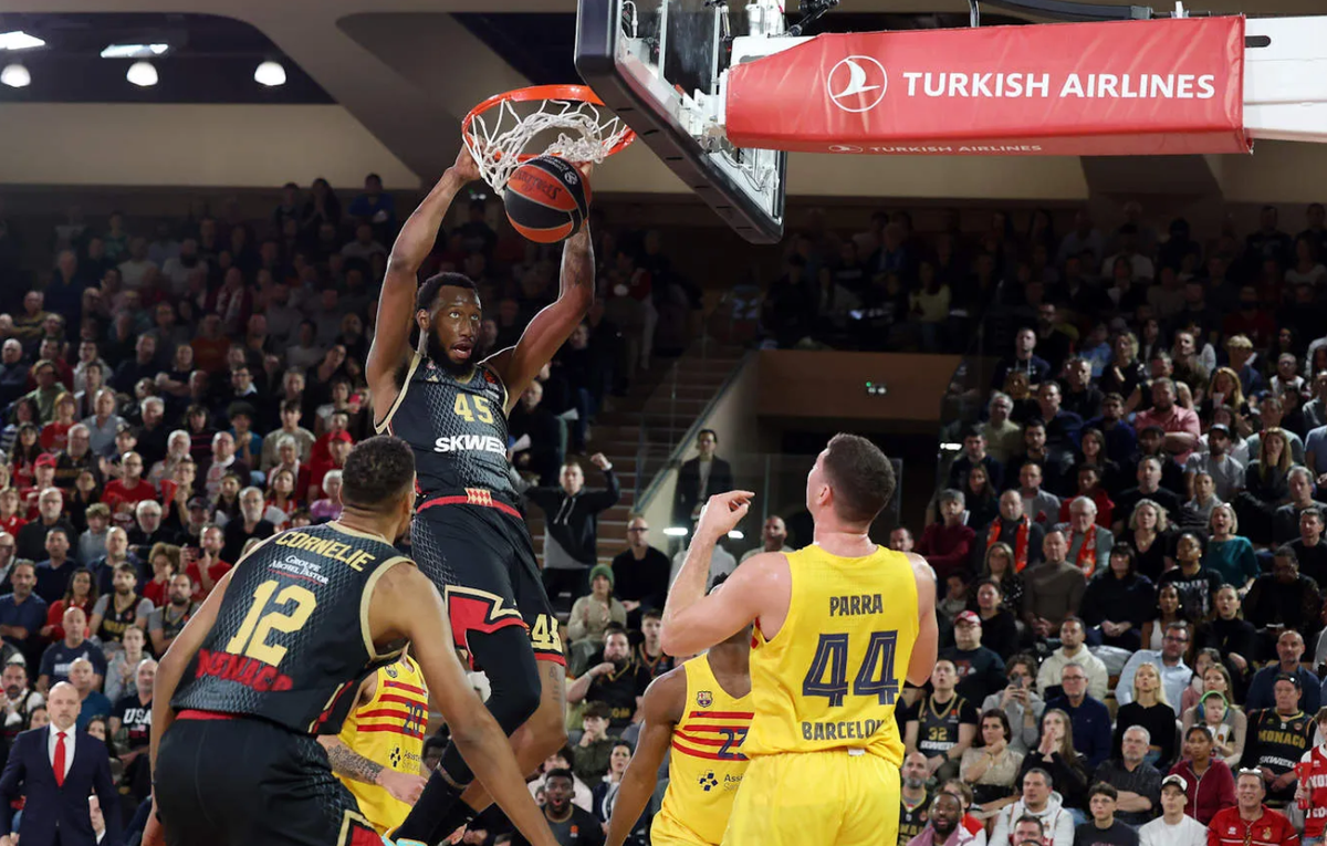 Une grosse performance et la victoire pour la première de Donta Hall ...