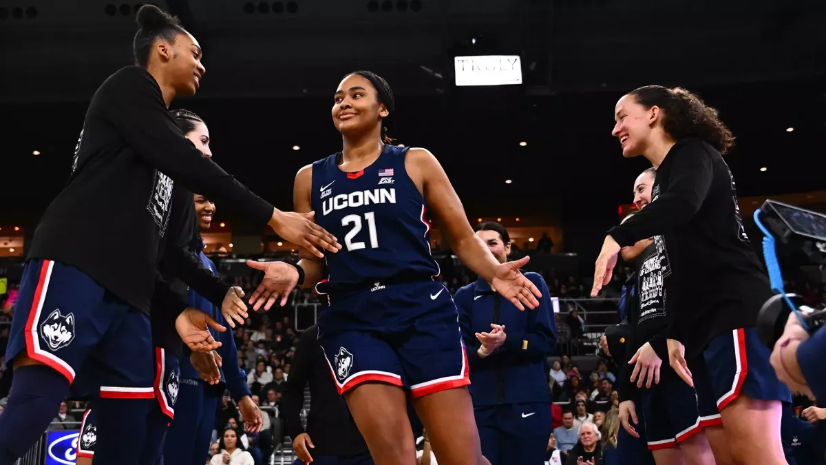 Sarah Strong, l'une des meilleures joueuses de NCAA, fille de deux ...