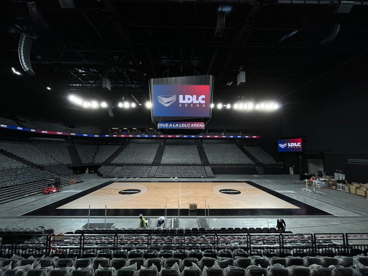 Vidéo : la pose du parquet de la LDLC Arena | Basket Europe