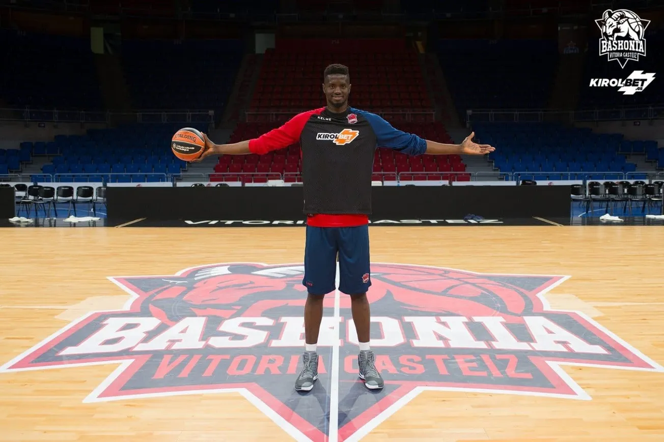 La photo : Youssoupha Fall est arrivé à Vitoria – Basket Europe