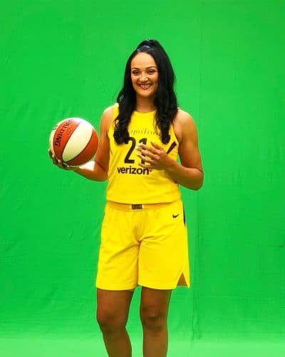 Vidéo: Quand Mistie Bass, ex-MVP de la Ligue Féminine, danse avec son ...