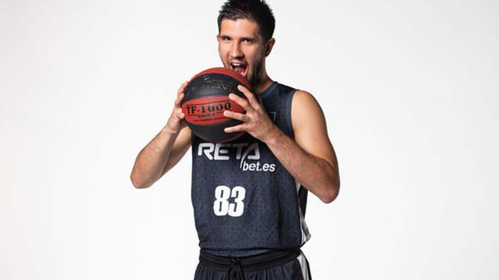 Espagne: Axel Bouteille officiellement à Malaga jusqu’en 2022 – Basket ...