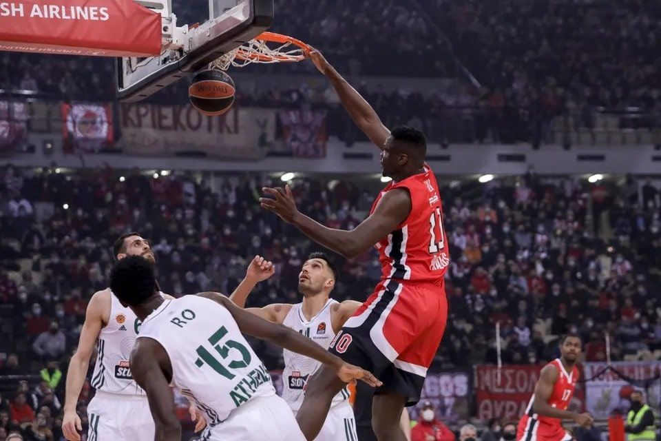 Euroleague : Moustapha Fall (Olympiakos) marche sur le derby grec ...