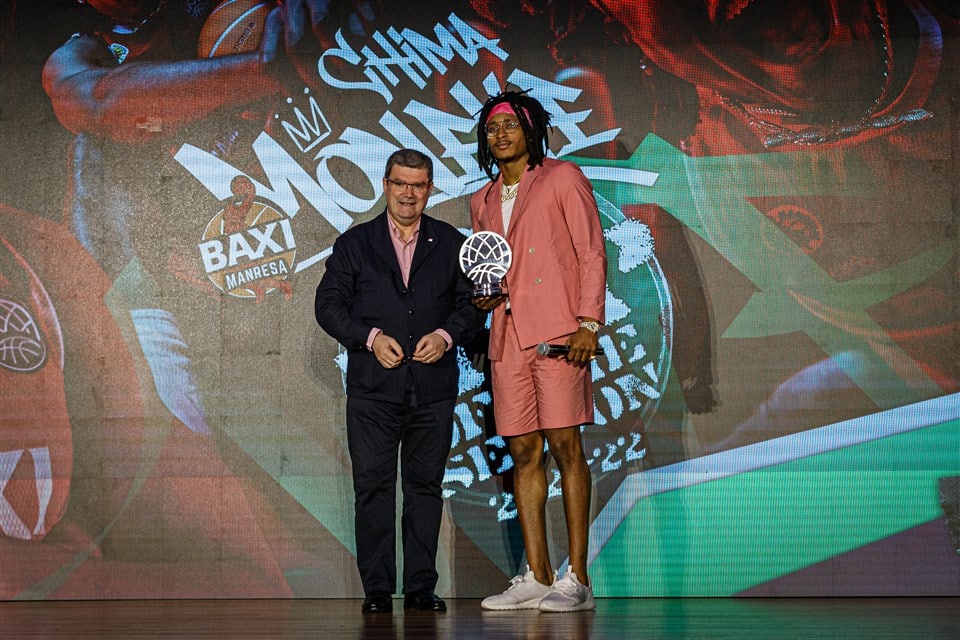 BCL : Le Nigérian Chima Moneke reçoit le trophée de MVP de la saison ...