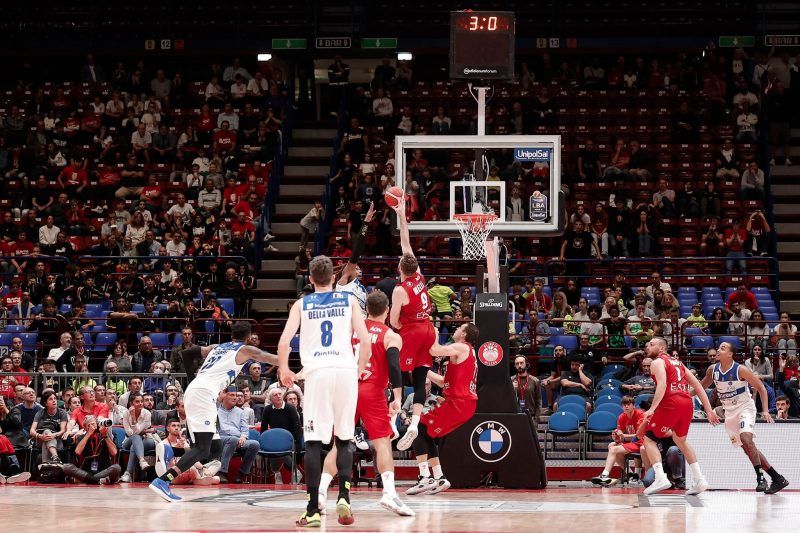 Italie : 117 000 téléspectateurs pour le match en clair Milan-Brescia ...