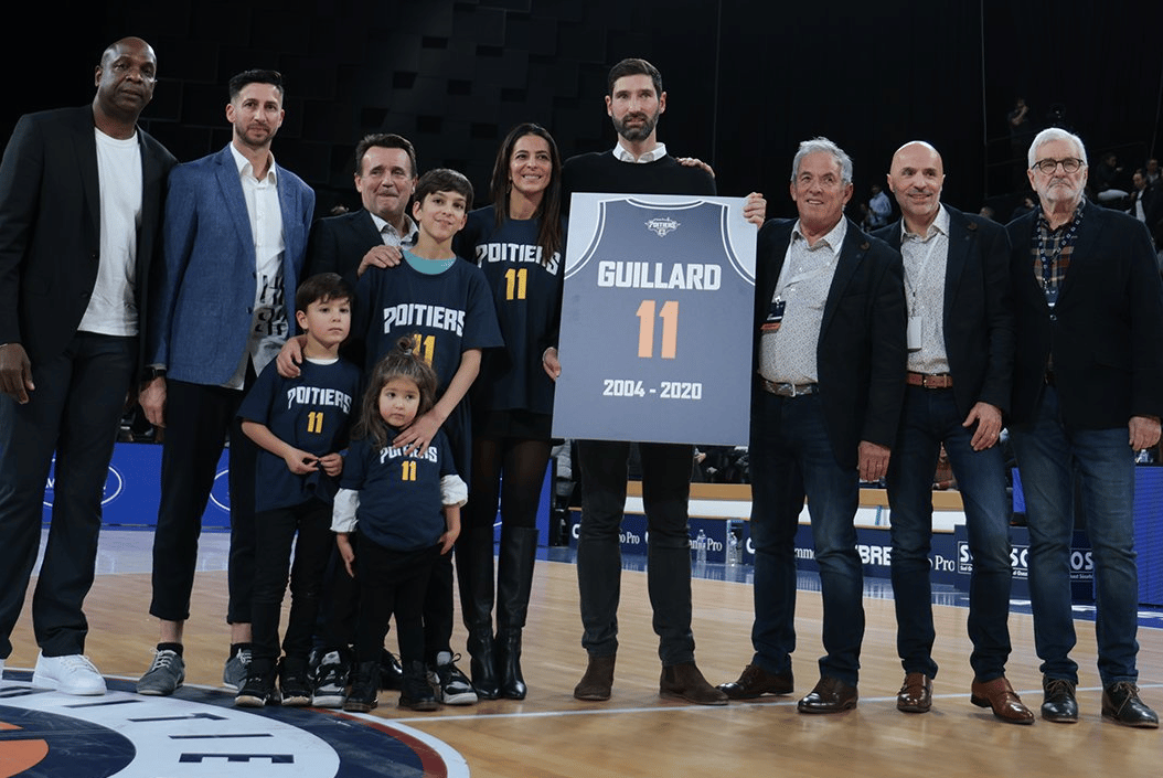 Vidéo : L’hommage de Poitiers à Pierre-Yves Guillard – Basket Europe
