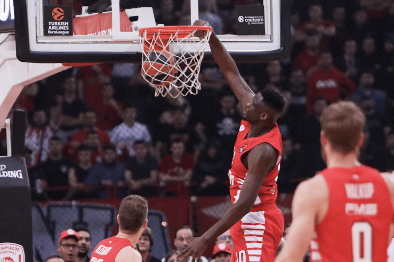 Vidéo : L’inside de l’ambiance pour Olympiakos-Panathinaikos | Basket ...