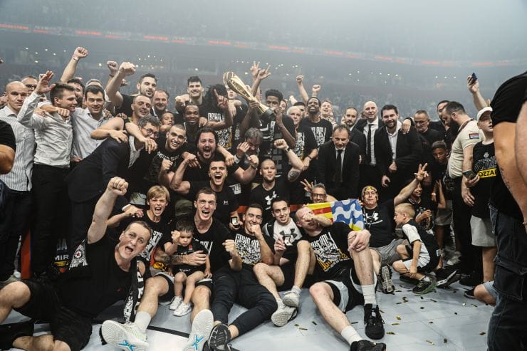 22 198 fans poussent le Partizan Belgrade au trophée de champion de l ...