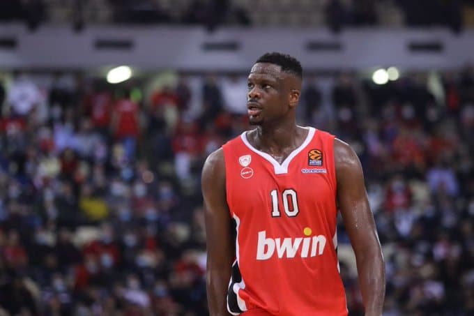 Grèce : Un triple double de gala pour Moustapha Fall lors de Olympiakos ...